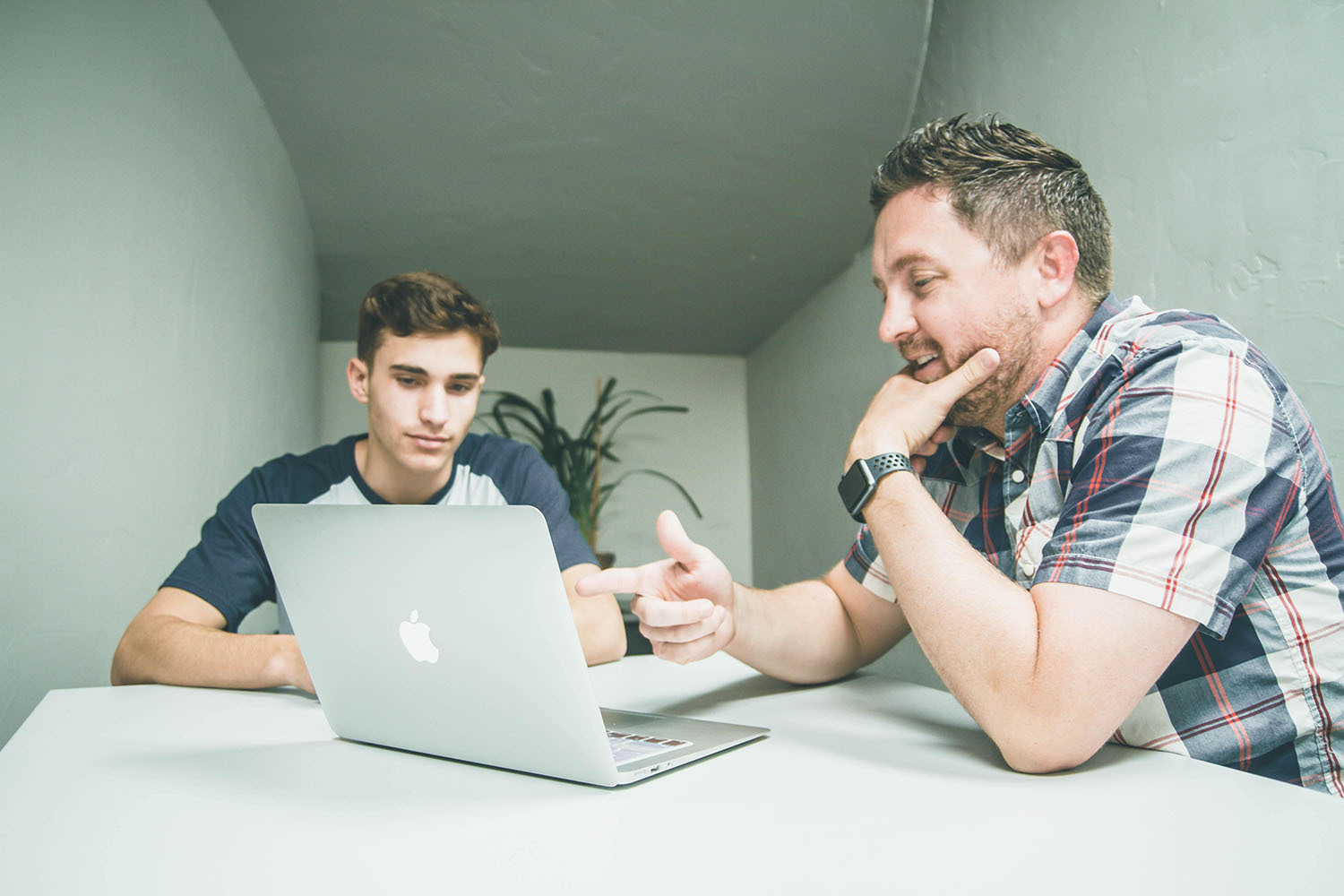 9 Ways Parents Can Combat the Negative Impact of Instagram on Teens